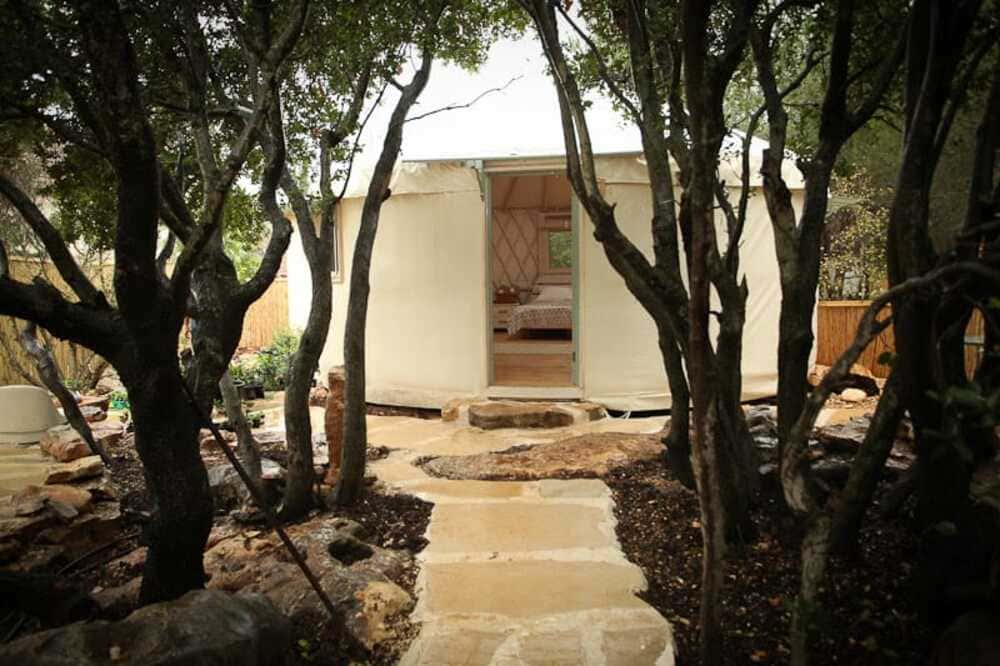 שבילים ורחבות | יובל מילר - תכנון והקמת גינות